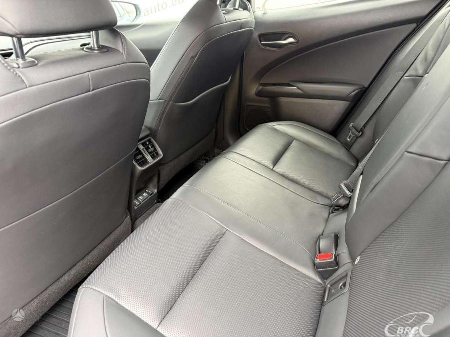 Zils Lexus UX 300e 2022 Klaipėda, ar dzinēja tilpumu 0.00 L un nobraukumu 34 tūkst. km par 24900 €, foto 17 vietnē AUTOMOTO.COM.LV