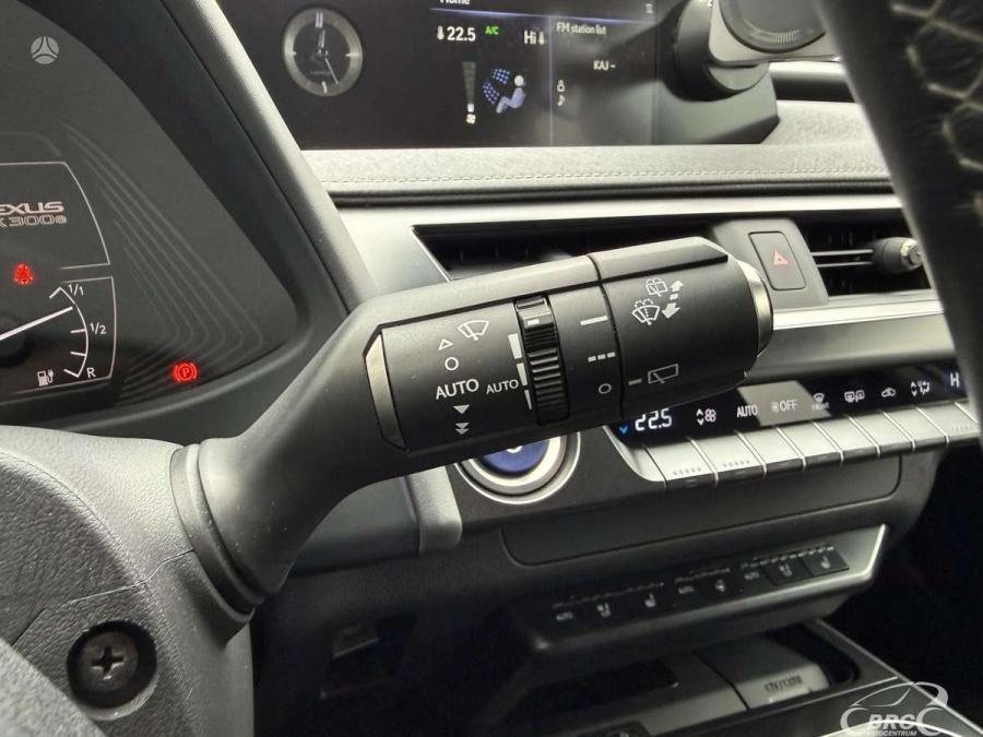 Zils Lexus UX 300e 2022 Klaipėda, ar dzinēja tilpumu 0.00 L un nobraukumu 34 tūkst. km par 24900 €, foto 28 vietnē AUTOMOTO.COM.LV