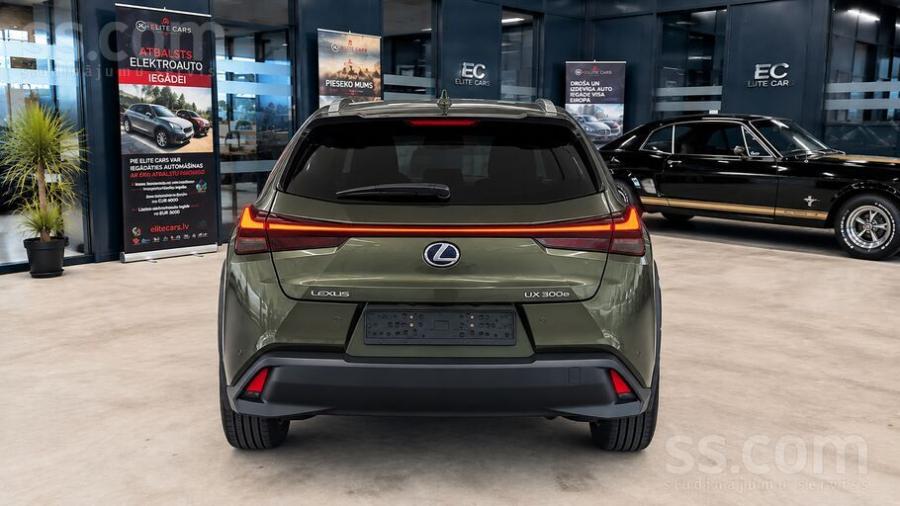 Zaļš Lexus UX 300e 2021 Rīga, ar dzinēja tilpumu 0.00 L un nobraukumu 96 tūkst. km par 25990 €, foto 4 vietnē AUTOMOTO.COM.LV