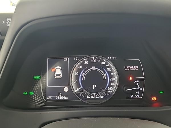 Green Lexus UX 300e 2023 in Riga, with an engine capacity of 0.00 L and mileage of 96 thousand km for 25990 €, photo 10 on AUTOMOTO.COM.LV