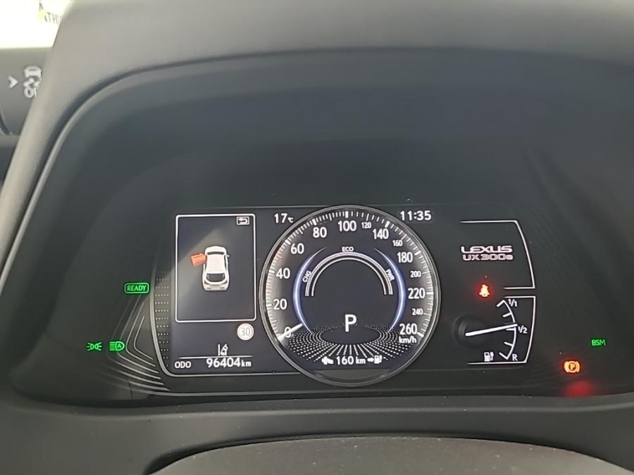 Green Lexus UX 300e 2023 in Riga, with an engine capacity of 0.00 L and mileage of 96 thousand km for 25990 €, photo 10 on AUTOMOTO.COM.LV