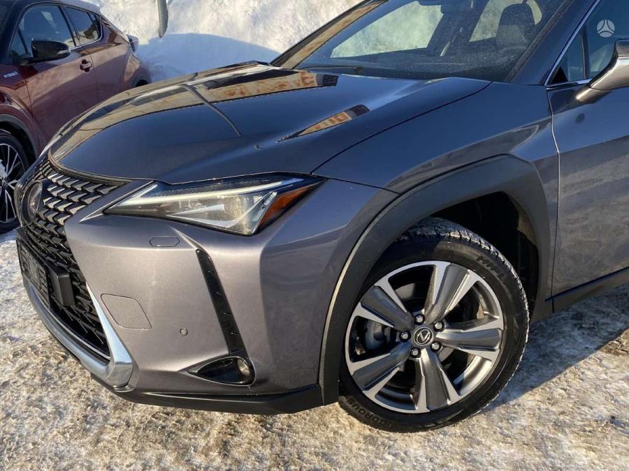 Pelēks Lexus UX 300e 2022 Viļņa, ar dzinēja tilpumu 0.00 L un nobraukumu 23 tūkst. km par 23900 €, foto 3 vietnē AUTOMOTO.COM.LV