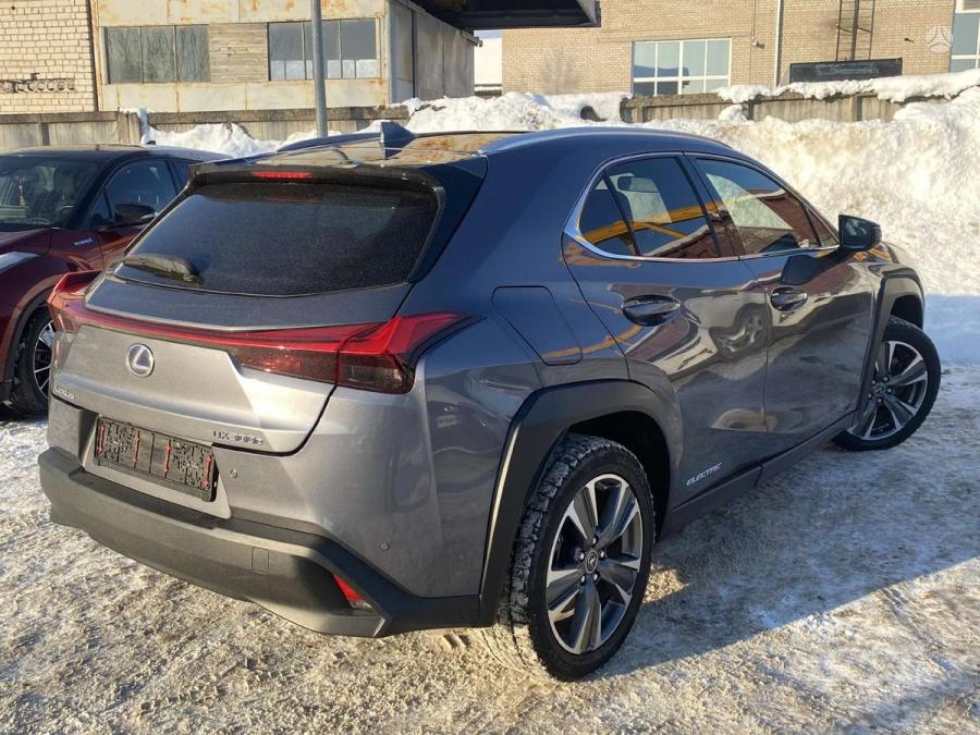 Pelēks Lexus UX 300e 2022 Viļņa, ar dzinēja tilpumu 0.00 L un nobraukumu 23 tūkst. km par 23900 €, foto 7 vietnē AUTOMOTO.COM.LV