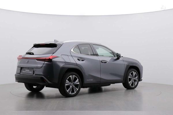 Grey Lexus UX 300e 2022 in Vilnius, with an engine capacity of 0.00 L and mileage of 8 thousand km for 26900 €, photo 2 on AUTOMOTO.COM.LV