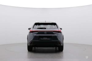 Grey Lexus UX 300e 2022 in Vilnius, with an engine capacity of 0.00 L and mileage of 8 thousand km for 26900 €, photo 4 on AUTOMOTO.COM.LV