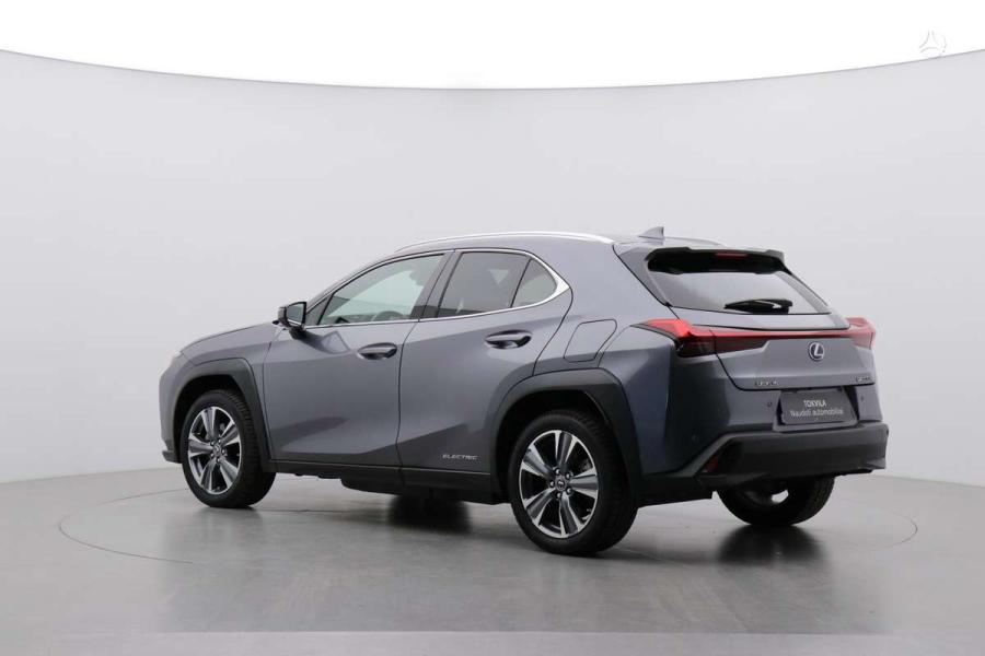 Grey Lexus UX 300e 2022 in Vilnius, with an engine capacity of 0.00 L and mileage of 8 thousand km for 26900 €, photo 16 on AUTOMOTO.COM.LV