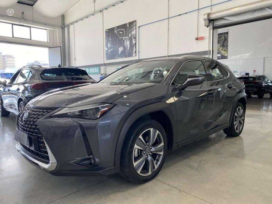 Pelēks Lexus UX 300e 2024 Viļņa, ar dzinēja tilpumu 0.00 L un nobraukumu 22 tūkst. km par 29040 €, foto 1 vietnē AUTOMOTO.COM.LV