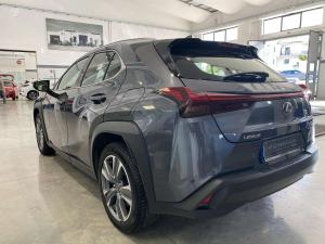 Pelēks Lexus UX 300e 2024 Viļņa, ar dzinēja tilpumu 0.00 L un nobraukumu 22 tūkst. km par 29040 €, foto 3 vietnē AUTOMOTO.COM.LV