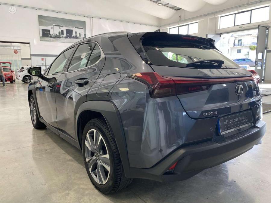 Pelēks Lexus UX 300e 2024 Viļņa, ar dzinēja tilpumu 0.00 L un nobraukumu 22 tūkst. km par 29040 €, foto 3 vietnē AUTOMOTO.COM.LV