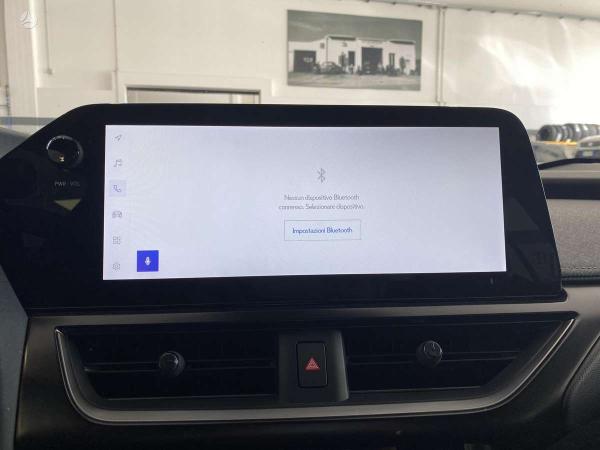 Серый Лексус UX 300e 2024 в Вильнюс, объемом двигателя 0.00 л и пробегом 22 тыс. км за 29040 €, фото 5 на AUTOMOTO.COM.LV