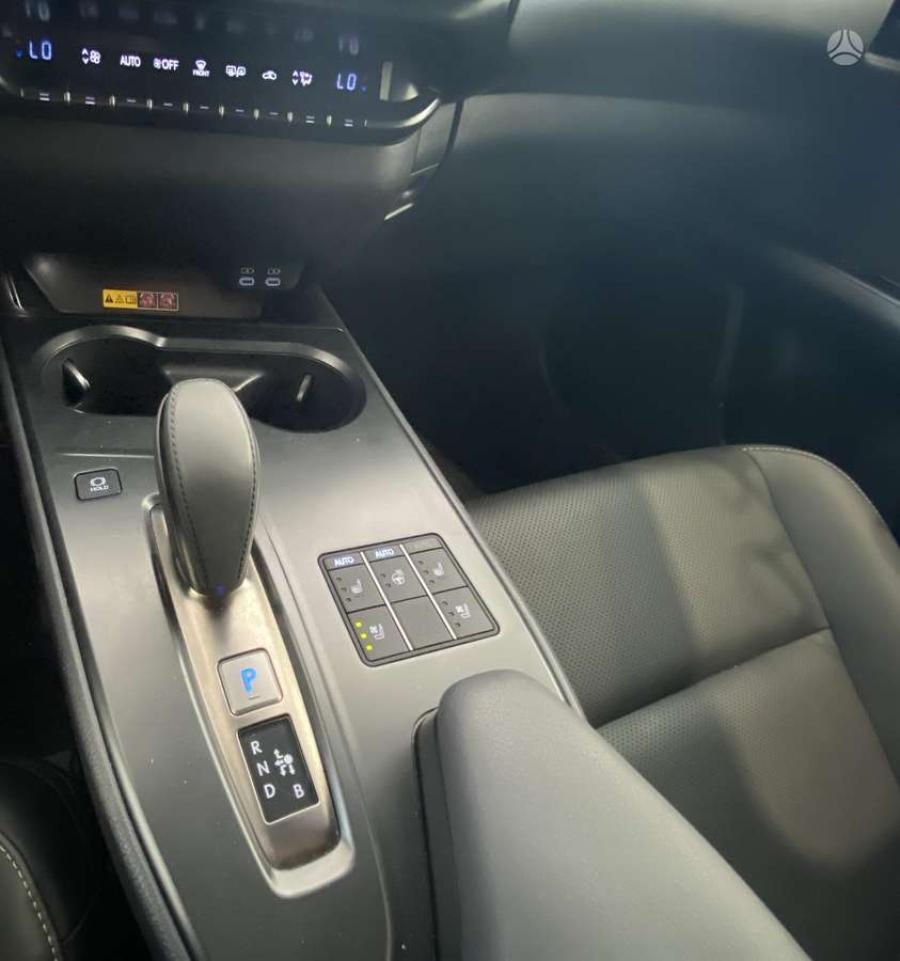 Pelēks Lexus UX 300e 2024 Viļņa, ar dzinēja tilpumu 0.00 L un nobraukumu 22 tūkst. km par 29040 €, foto 9 vietnē AUTOMOTO.COM.LV