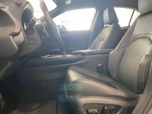 Pelēks Lexus UX 300e 2024 Viļņa, ar dzinēja tilpumu 0.00 L un nobraukumu 22 tūkst. km par 29040 €, foto 11 vietnē AUTOMOTO.COM.LV