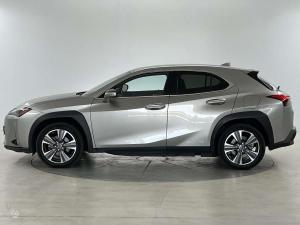 Grey Lexus UX 300e 2022 in Vilnius, with an engine capacity of 0.00 L and mileage of 31 thousand km for 29900 €, photo 4 on AUTOMOTO.COM.LV