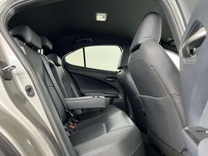 Grey Lexus UX 300e 2022 in Vilnius, with an engine capacity of 0.00 L and mileage of 31 thousand km for 29900 €, photo 8 on AUTOMOTO.COM.LV
