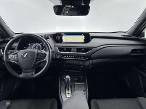 Grey Lexus UX 300e 2022 in Vilnius, with an engine capacity of 0.00 L and mileage of 31 thousand km for 29900 €, photo 9 on AUTOMOTO.COM.LV