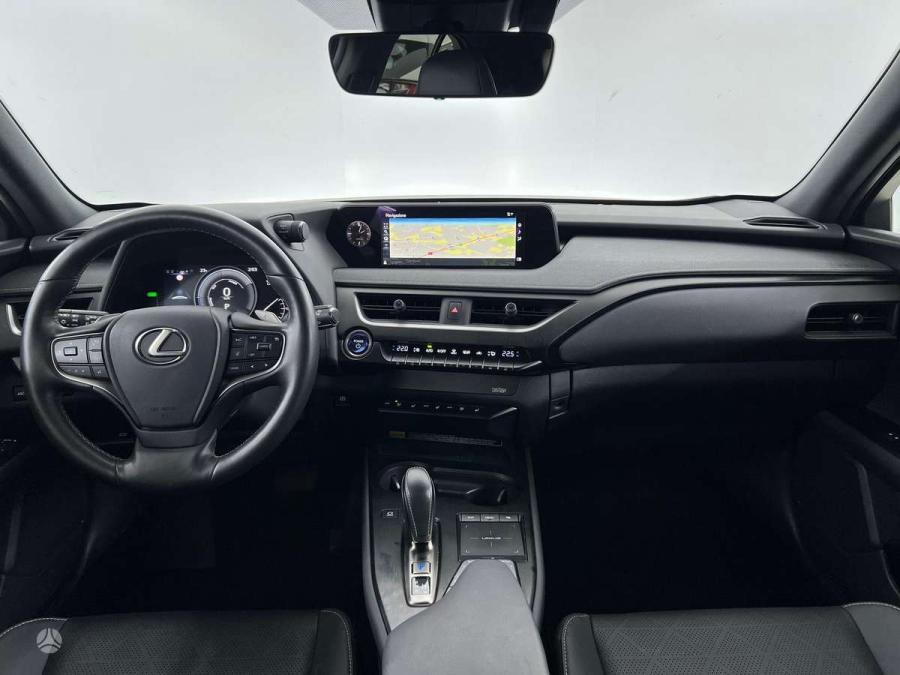 Grey Lexus UX 300e 2022 in Vilnius, with an engine capacity of 0.00 L and mileage of 31 thousand km for 29900 €, photo 9 on AUTOMOTO.COM.LV