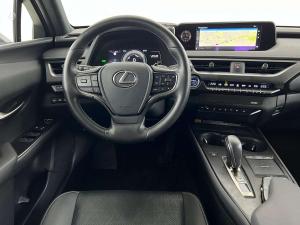 Grey Lexus UX 300e 2022 in Vilnius, with an engine capacity of 0.00 L and mileage of 31 thousand km for 29900 €, photo 10 on AUTOMOTO.COM.LV