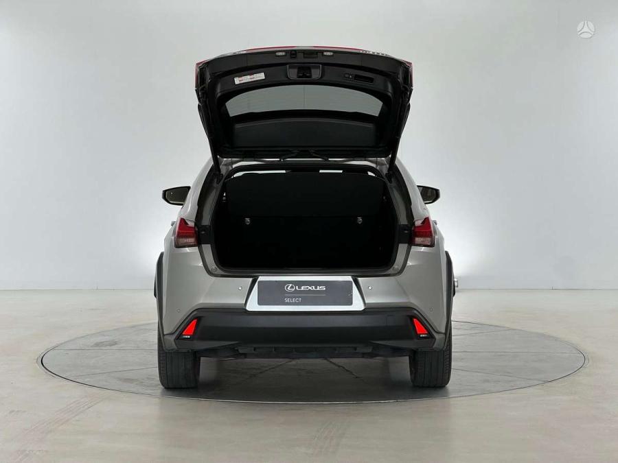 Grey Lexus UX 300e 2022 in Vilnius, with an engine capacity of 0.00 L and mileage of 31 thousand km for 29900 €, photo 11 on AUTOMOTO.COM.LV