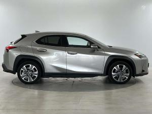 Grey Lexus UX 300e 2022 in Vilnius, with an engine capacity of 0.00 L and mileage of 31 thousand km for 29900 €, photo 17 on AUTOMOTO.COM.LV