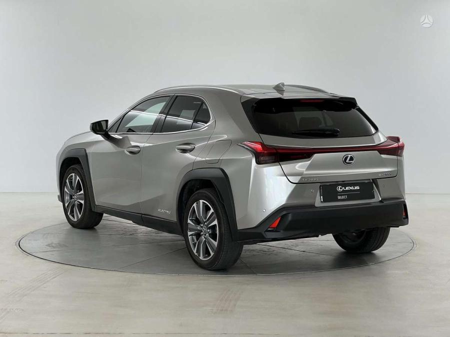 Grey Lexus UX 300e 2022 in Vilnius, with an engine capacity of 0.00 L and mileage of 31 thousand km for 29900 €, photo 18 on AUTOMOTO.COM.LV