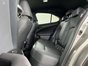 Grey Lexus UX 300e 2022 in Vilnius, with an engine capacity of 0.00 L and mileage of 31 thousand km for 29900 €, photo 20 on AUTOMOTO.COM.LV