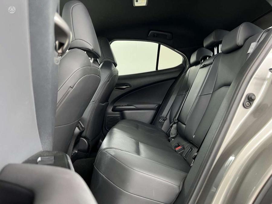 Grey Lexus UX 300e 2022 in Vilnius, with an engine capacity of 0.00 L and mileage of 31 thousand km for 29900 €, photo 20 on AUTOMOTO.COM.LV
