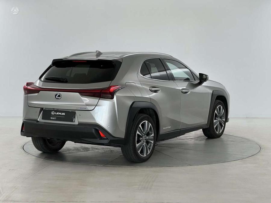 Grey Lexus UX 300e 2022 in Vilnius, with an engine capacity of 0.00 L and mileage of 31 thousand km for 29900 €, photo 21 on AUTOMOTO.COM.LV