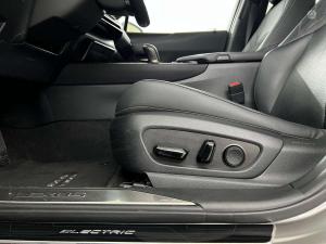Grey Lexus UX 300e 2022 in Vilnius, with an engine capacity of 0.00 L and mileage of 31 thousand km for 29900 €, photo 26 on AUTOMOTO.COM.LV