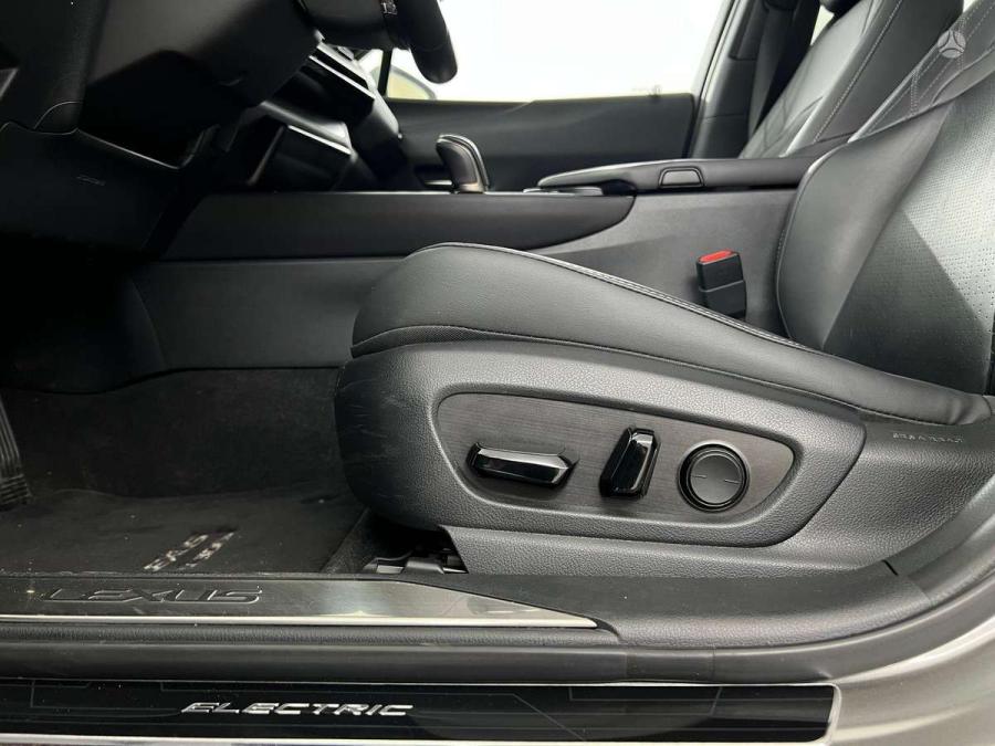 Grey Lexus UX 300e 2022 in Vilnius, with an engine capacity of 0.00 L and mileage of 31 thousand km for 29900 €, photo 26 on AUTOMOTO.COM.LV