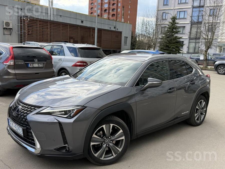 Pelēks Lexus UX 300e 2022 Rīga, ar dzinēja tilpumu 0.00 L un nobraukumu 22 tūkst. km par 25500 €, foto 1 vietnē AUTOMOTO.COM.LV