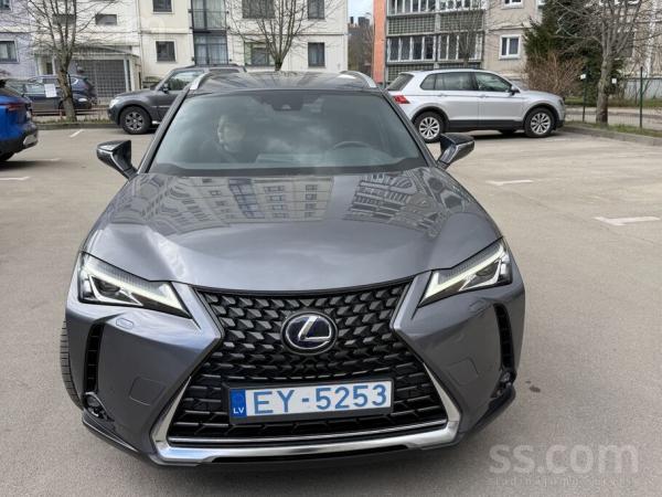 Pelēks Lexus UX 300e 2022 Rīga, ar dzinēja tilpumu 0.00 L un nobraukumu 22 tūkst. km par 25500 €, foto 5 vietnē AUTOMOTO.COM.LV