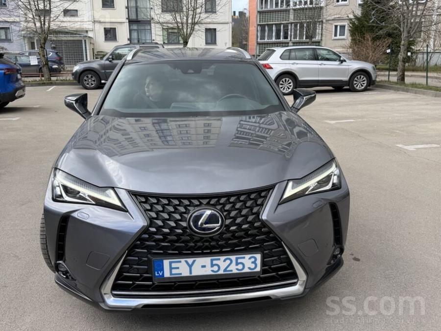 Pelēks Lexus UX 300e 2022 Rīga, ar dzinēja tilpumu 0.00 L un nobraukumu 22 tūkst. km par 25500 €, foto 5 vietnē AUTOMOTO.COM.LV