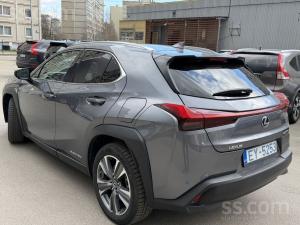 Pelēks Lexus UX 300e 2022 Rīga, ar dzinēja tilpumu 0.00 L un nobraukumu 22 tūkst. km par 25500 €, foto 6 vietnē AUTOMOTO.COM.LV