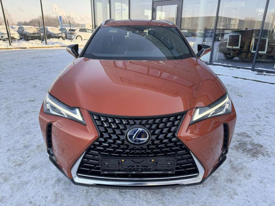 Orange Lexus UX 300e 2020 in Kaunas, with an engine capacity of 0.00 L and mileage of 126 thousand km for 18900 €, photo 2 on AUTOMOTO.COM.LV