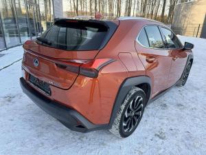 Orange Lexus UX 300e 2020 in Kaunas, with an engine capacity of 0.00 L and mileage of 126 thousand km for 18900 €, photo 4 on AUTOMOTO.COM.LV