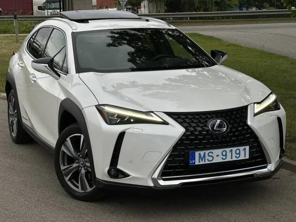 White Lexus UX 300e 2021 in Riga, with an engine capacity of 0.00 L and mileage of 78 thousand km for 26200 €, photo 1 on AUTOMOTO.COM.LV