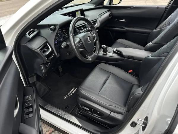 Balts Lexus UX 300e 2021 Rīga, ar dzinēja tilpumu 0.00 L un nobraukumu 78 tūkst. km par 26200 €, foto 8 vietnē AUTOMOTO.COM.LV