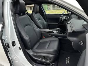 White Lexus UX 300e 2021 in Riga, with an engine capacity of 0.00 L and mileage of 78 thousand km for 26200 €, photo 19 on AUTOMOTO.COM.LV