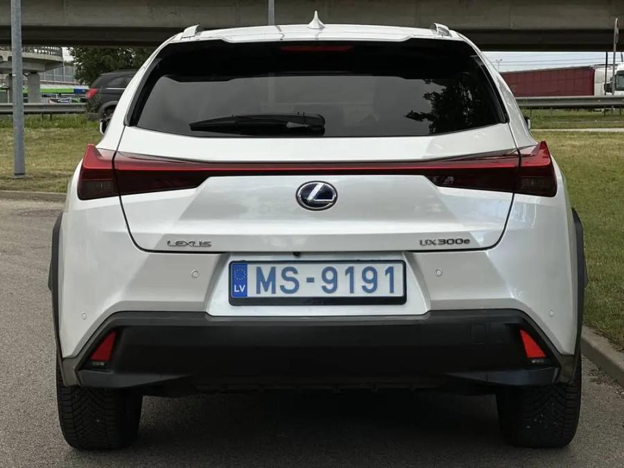 White Lexus UX 300e 2021 in Riga, with an engine capacity of 0.00 L and mileage of 78 thousand km for 26200 €, photo 30 on AUTOMOTO.COM.LV