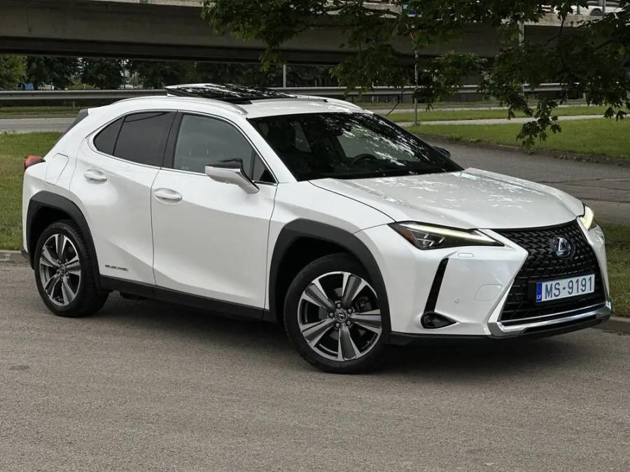 White Lexus UX 300e 2021 in Riga, with an engine capacity of 0.00 L and mileage of 78 thousand km for 26200 €, photo 31 on AUTOMOTO.COM.LV