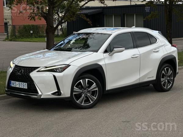 Белый Лексус UX 300e 2022 в Рига, объемом двигателя 0.00 л и пробегом 78 тыс. км за 26200 €, фото 4 на AUTOMOTO.COM.LV
