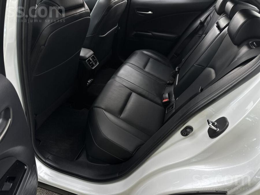 Balts Lexus UX 300e 2022 Rīga, ar dzinēja tilpumu 0.00 L un nobraukumu 78 tūkst. km par 26200 €, foto 23 vietnē AUTOMOTO.COM.LV