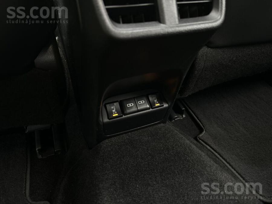 Balts Lexus UX 300e 2022 Rīga, ar dzinēja tilpumu 0.00 L un nobraukumu 78 tūkst. km par 26200 €, foto 24 vietnē AUTOMOTO.COM.LV