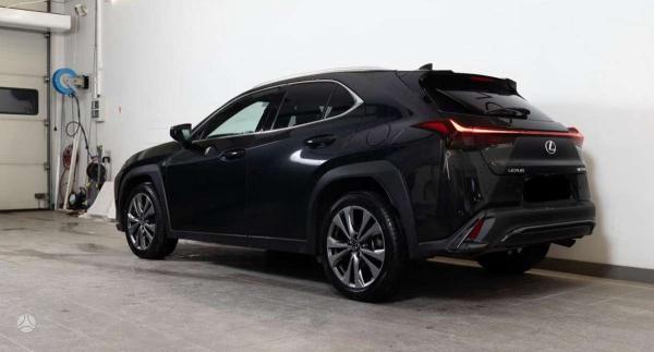 Black Lexus UX 300h 2024 in Vilnius, with an engine capacity of 1.99 L and mileage of 33 thousand km for 34900 €, photo 5 on AUTOMOTO.COM.LV