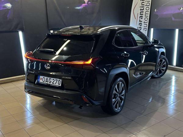 Черный Лексус UX 300h 2025 в Вильнюс, объемом двигателя 2.00 л и пробегом 20 тыс. км за 34950 €, фото 3 на AUTOMOTO.COM.LV
