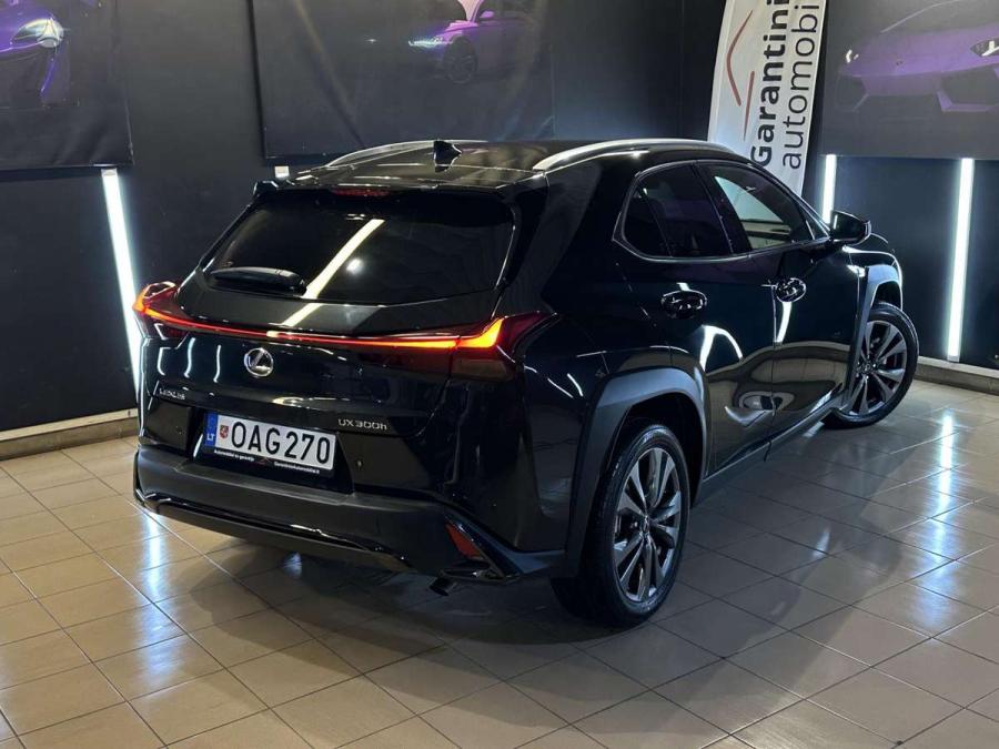 Черный Лексус UX 300h 2025 в Вильнюс, объемом двигателя 2.00 л и пробегом 20 тыс. км за 34950 €, фото 3 на AUTOMOTO.COM.LV