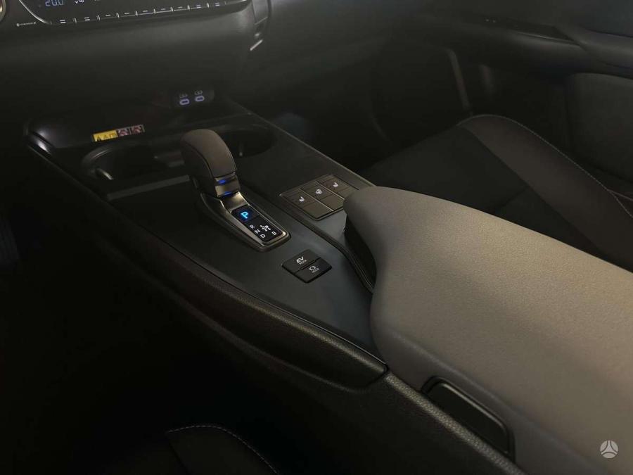 Черный Лексус UX 300h 2025 в Вильнюс, объемом двигателя 2.00 л и пробегом 20 тыс. км за 34950 €, фото 23 на AUTOMOTO.COM.LV