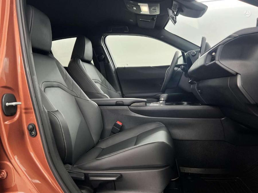 Brūns Lexus UX 300h 2025 Viļņa, ar dzinēja tilpumu 1.99 L un nobraukumu 8 tūkst. km par 39900 €, foto 5 vietnē AUTOMOTO.COM.LV