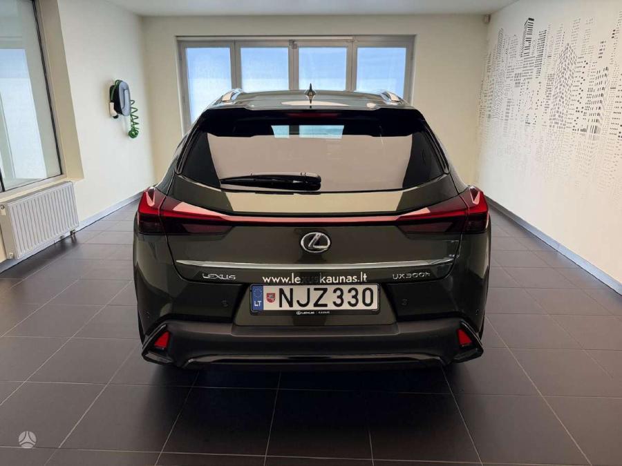 Zaļš Lexus UX 300h 2025 Kauņa, ar dzinēja tilpumu 1.99 L un nobraukumu 5 tūkst. km par 44300 €, foto 4 vietnē AUTOMOTO.COM.LV