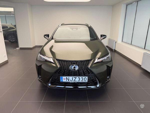 Green Lexus UX 300h 2025 in Kaunas, with an engine capacity of 1.99 L and mileage of 5 thousand km for 44300 €, photo 5 on AUTOMOTO.COM.LV
